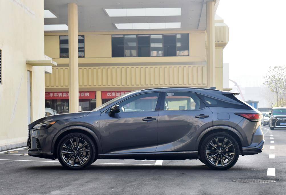 新款雷克萨斯RX，搭载2.4T混动，造型漂亮，后排放倒当床_搜狐汽车_搜狐网