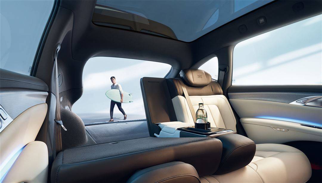 门槛降4万/发布“全程AI舱”，智己LS7剑指蔚来ES7？_搜狐汽车_搜狐网