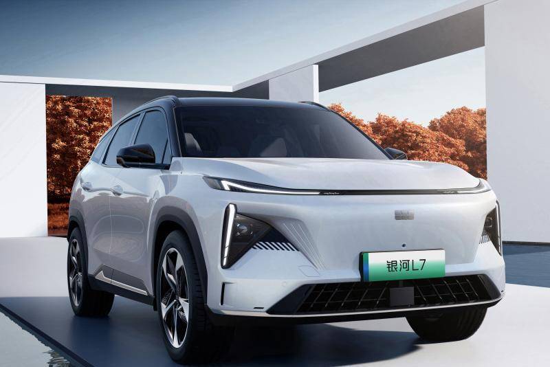 吉利亮出“王牌”！银河L7上市！13.87万起，配雷神8848+神盾电池_搜狐汽车_搜狐网