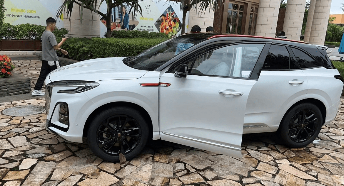 红旗再亲民！HS3现身街头，大过H6配252马力，15万会成爆款吗？_搜狐汽车_搜狐网