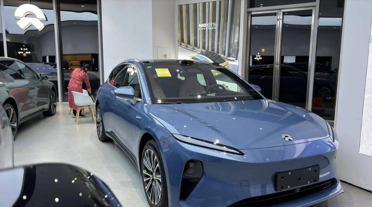 蔚来挥动“价格屠刀”，首批瓦罐版ET5进店，电车也可以很优雅_搜狐汽车_搜狐网