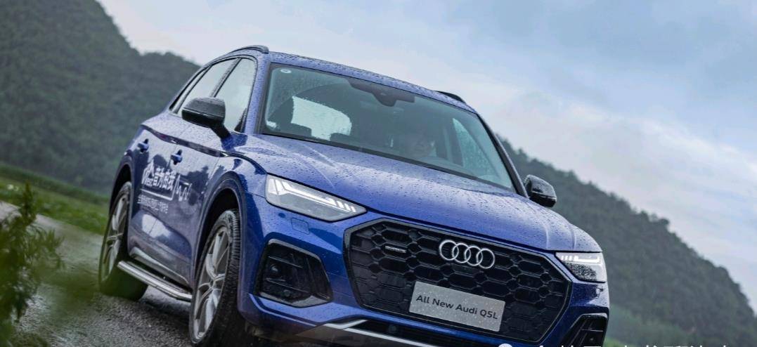 高级奶爸车奥迪Q5L，标配运动座椅＋全系轻混，比老款省油不少_搜狐汽车_搜狐网