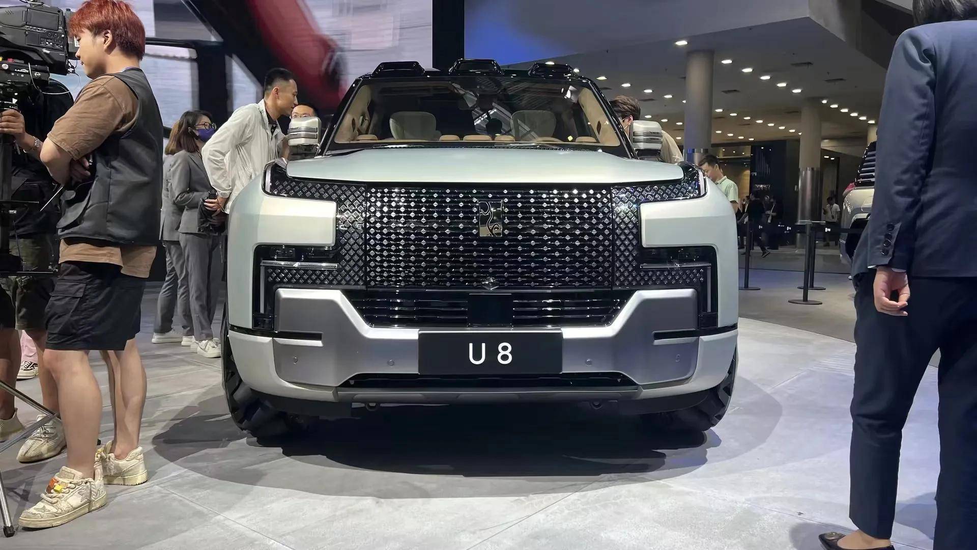 粤港澳车展探访仰望展馆，近距离感受仰望U8，109.8万值不值？_搜狐汽车_搜狐网