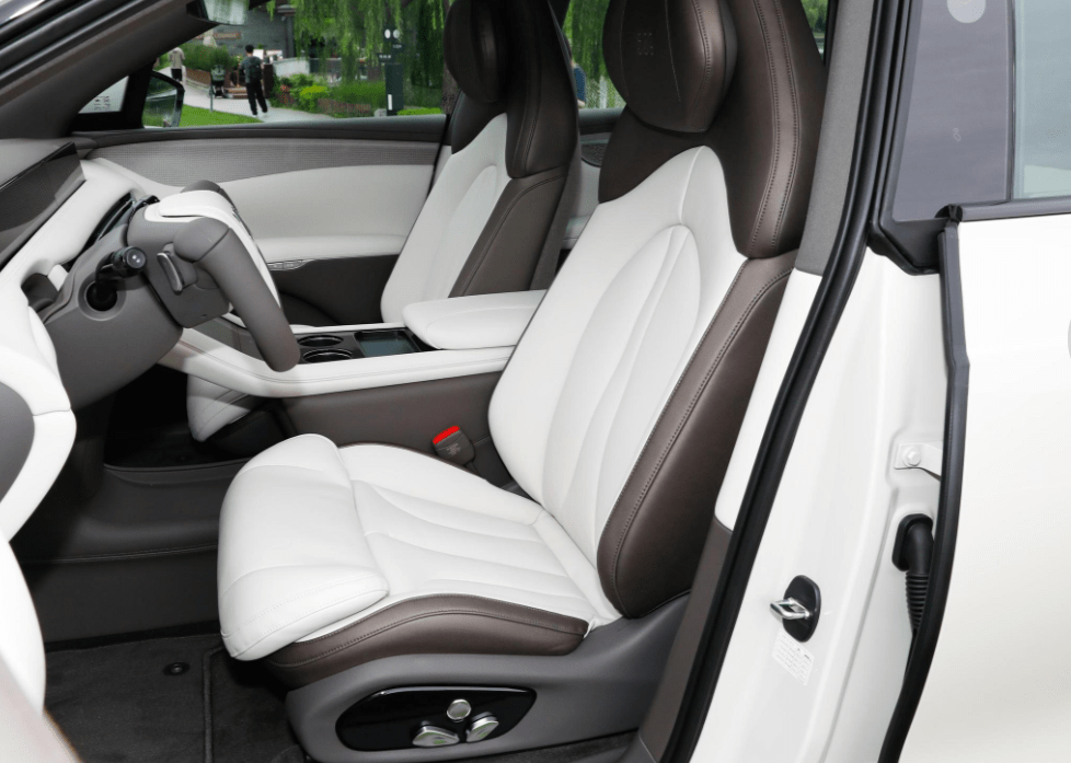 30万级市场躲不过的智能SUV，智己LS7和阿维塔11，谁更值得入手？_搜狐汽车_搜狐网