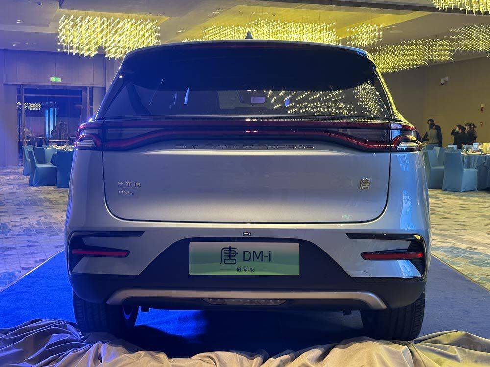 新款摩卡DHT-PHEV和唐DM-i冠军版，该选哪款，对比后告诉你_搜狐汽车_搜狐网