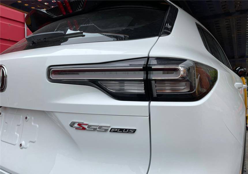 新一代长安CS55Plus现身，“铠甲前脸”精致且前卫，动力略有上调_搜狐汽车_搜狐网