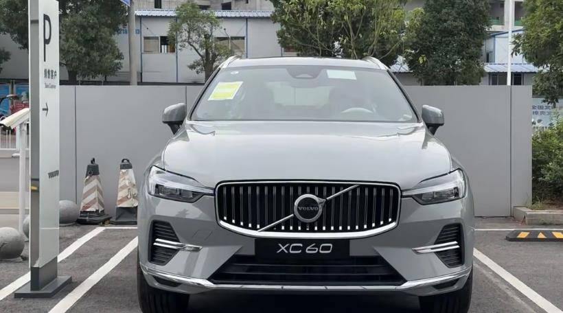2024款沃尔沃XC60到店，配置升级，动力调整，标配48V轻混系统_搜狐汽车_搜狐网