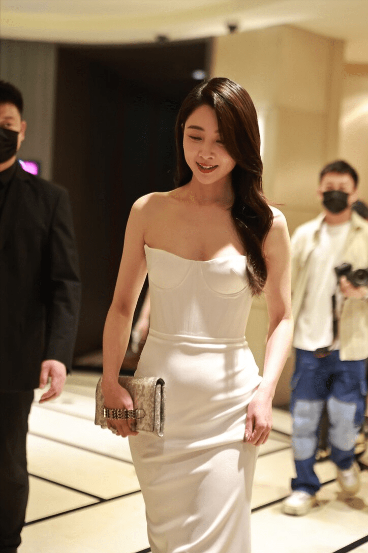 端午这一夜，女明星旗袍争艳！赵丽颖人间富贵花，毛晓彤雅致婉约 -6parkbbs.com