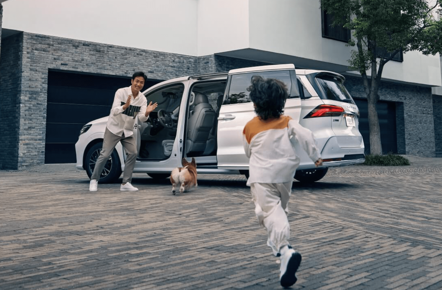 豪华超埃尔法！2.0T+隔音玻璃+3米轴距，跌至16万的MPV_搜狐汽车_搜狐网