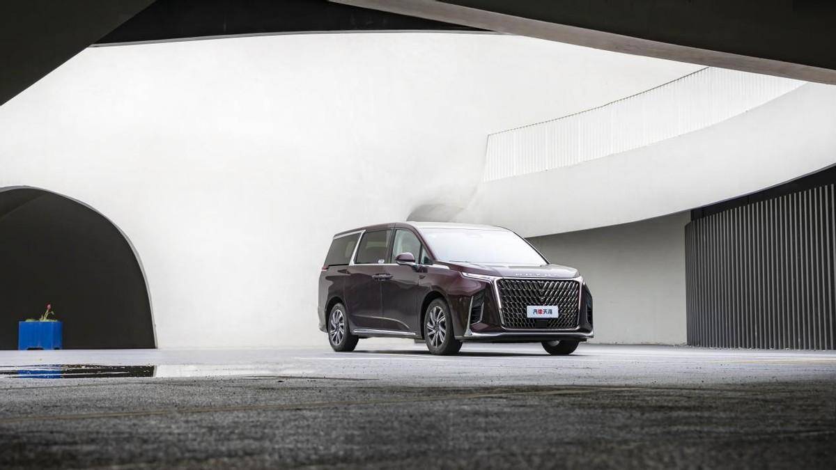 30万预算选购国产豪华MPV，上汽大通G90和传祺M8谁更值得买？_搜狐汽车_搜狐网