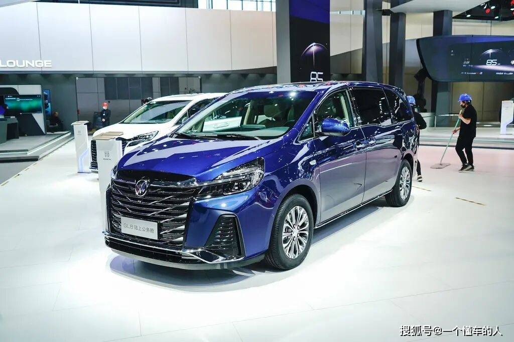 2023款别克GL8，MPV界的霸主！30万左右的预算，选商务还是越野？_搜狐汽车_搜狐网