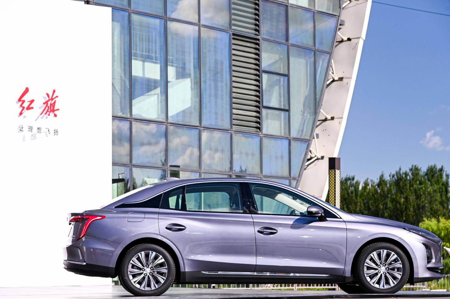“15万级”续航卷王，红旗E-QM5 560版正式上市_搜狐汽车_搜狐网