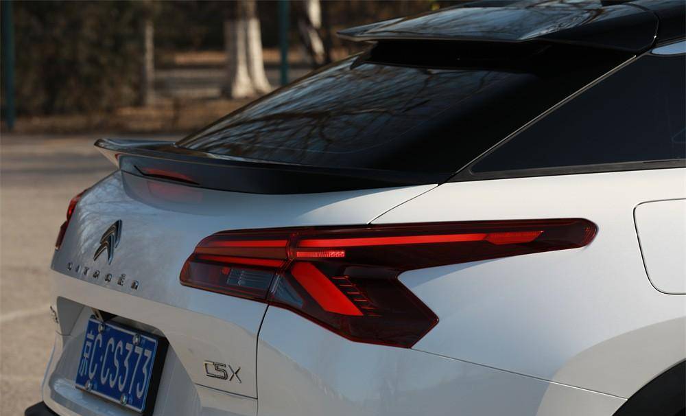 同平台法系车东风标致408X和凡尔赛C5 X到底选谁？_搜狐汽车_搜狐网