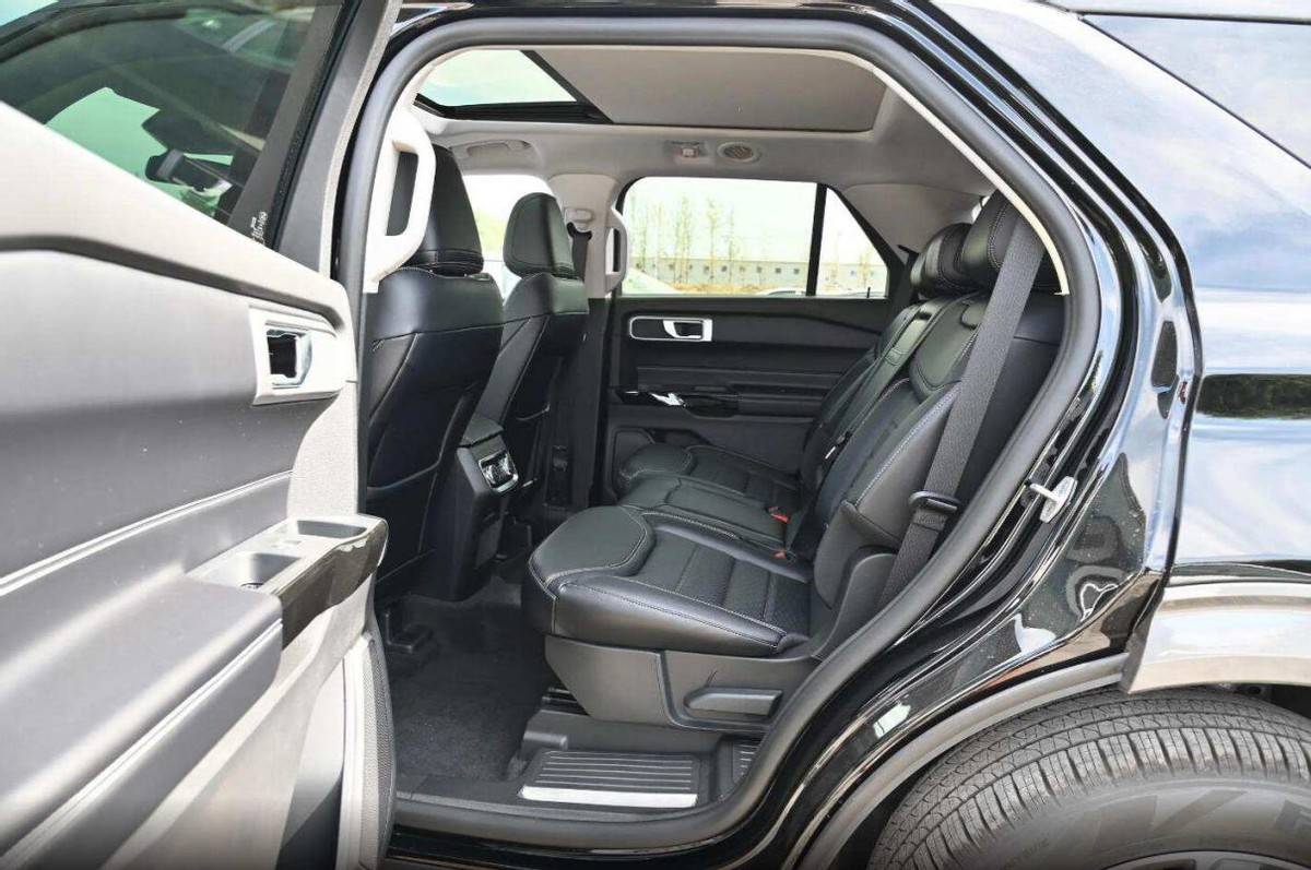 实力媲美奥迪Q7，全系2.3T+10AT，仅30.98万起，探险者强在哪里？_搜狐汽车_搜狐网