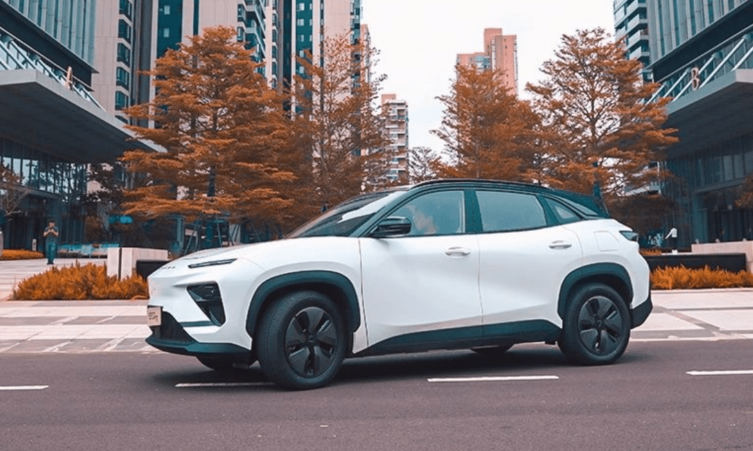 奇瑞版蔚来ES8？eQ7实车到店，配女王副驾+全铝车身，续航512km_搜狐汽车_搜狐网