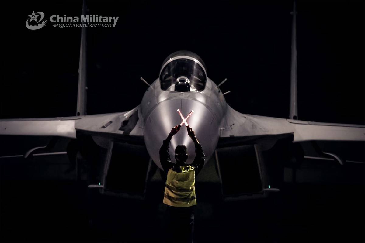 白头歼-11BG集中亮相，300架战力非同小可，苏霍伊王牌就在中国！ -6parkbbs.com