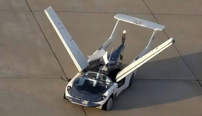 空中开的汽车：AirCar 飞行车完成测试，最高时速 170 公里_搜狐汽车_搜狐网