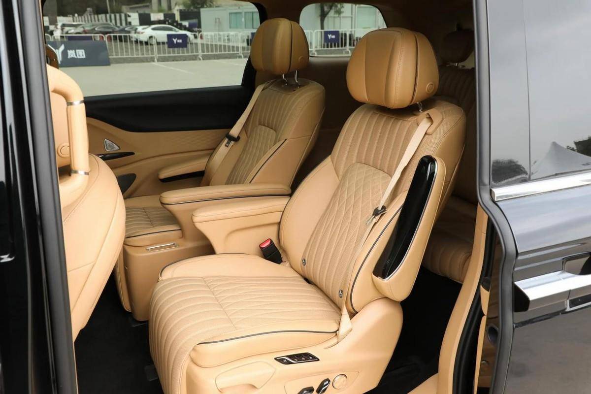 别克GL8 ES陆尊也碰上硬茬子了？高配岚图梦想家PHEV，这次真挺猛_搜狐汽车_搜狐网