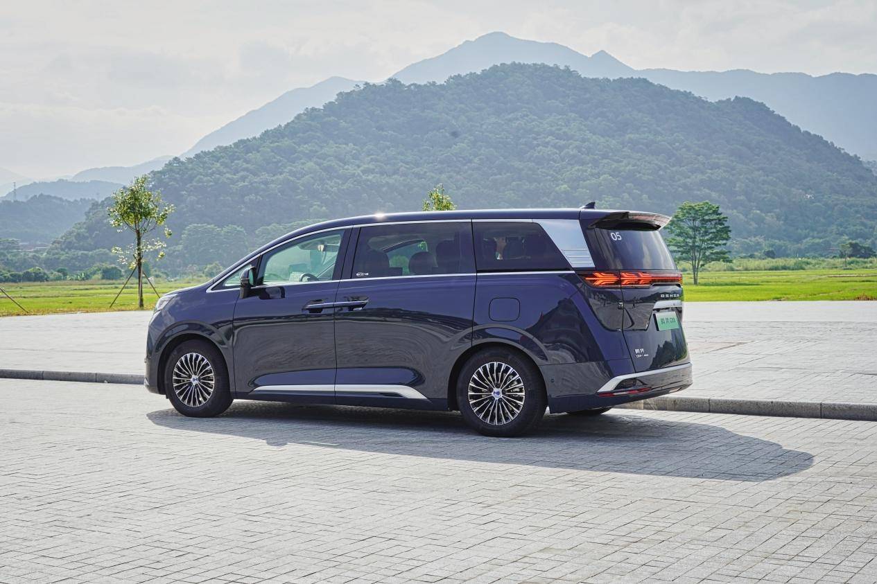 特斯拉单车型销量反超比亚迪 上半年全国汽车销量已超1100万辆_搜狐汽车_搜狐网