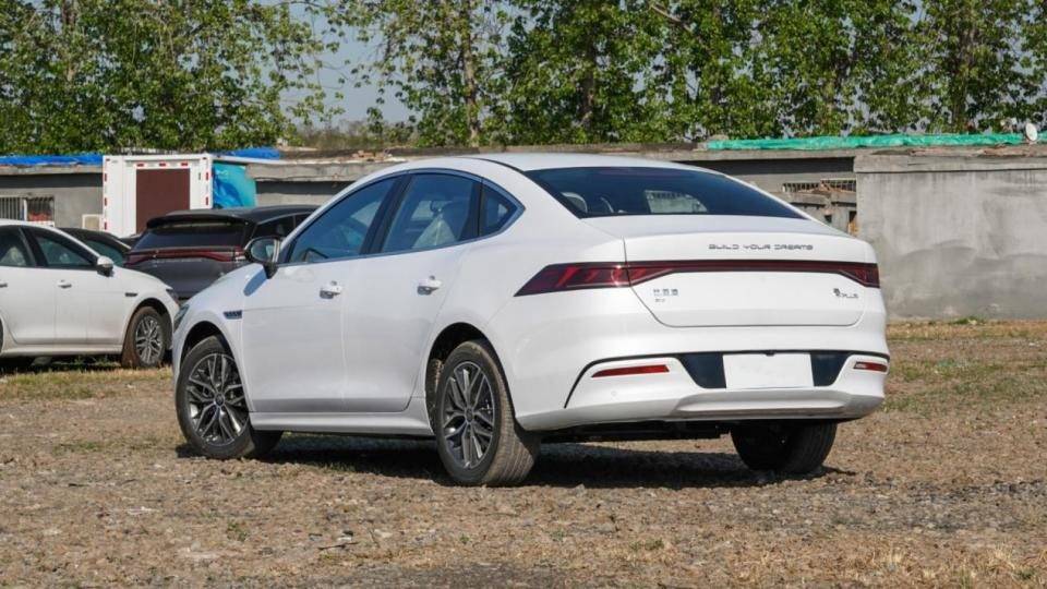 15万买辆新能源轿车，零跑C01和秦PLUS EV谁靠谱？_搜狐汽车_搜狐网