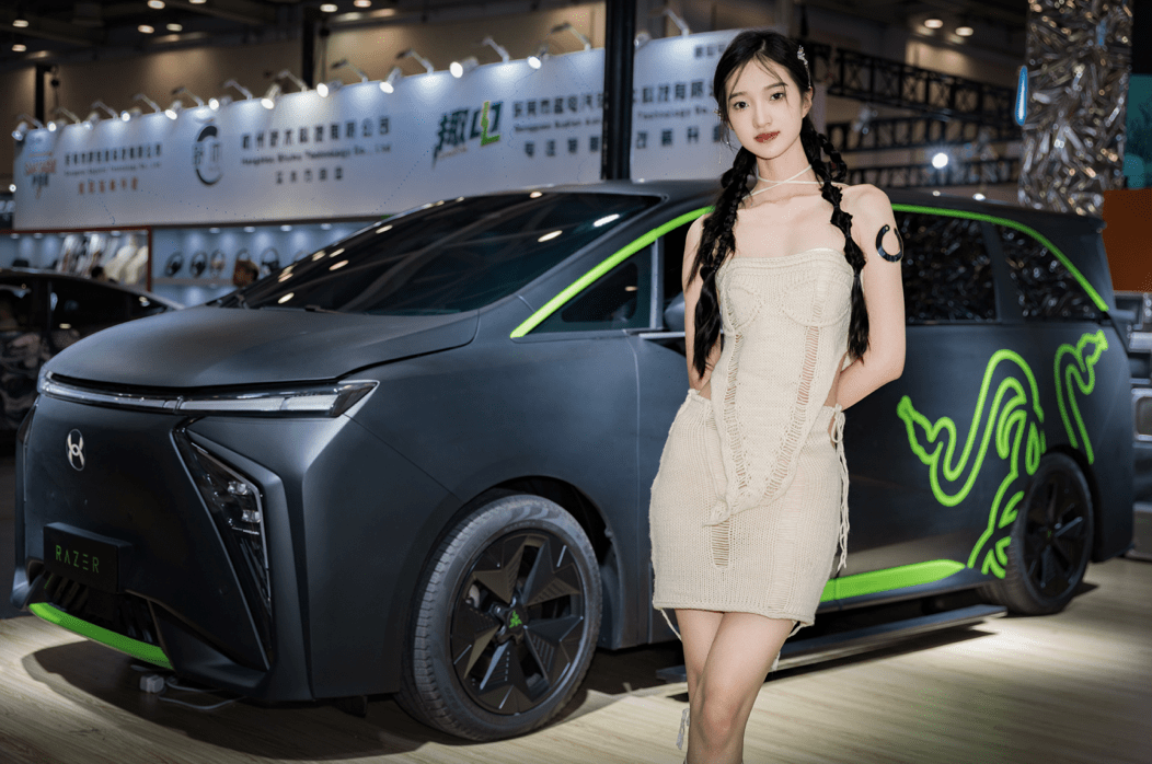 亮相2023 GT Show 合创V09 RAZER燃爆全场_搜狐汽车_搜狐网