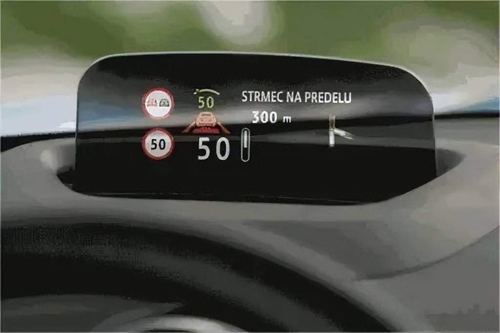 HUD是怎么优化驾驶体验的?_搜狐汽车_搜狐网