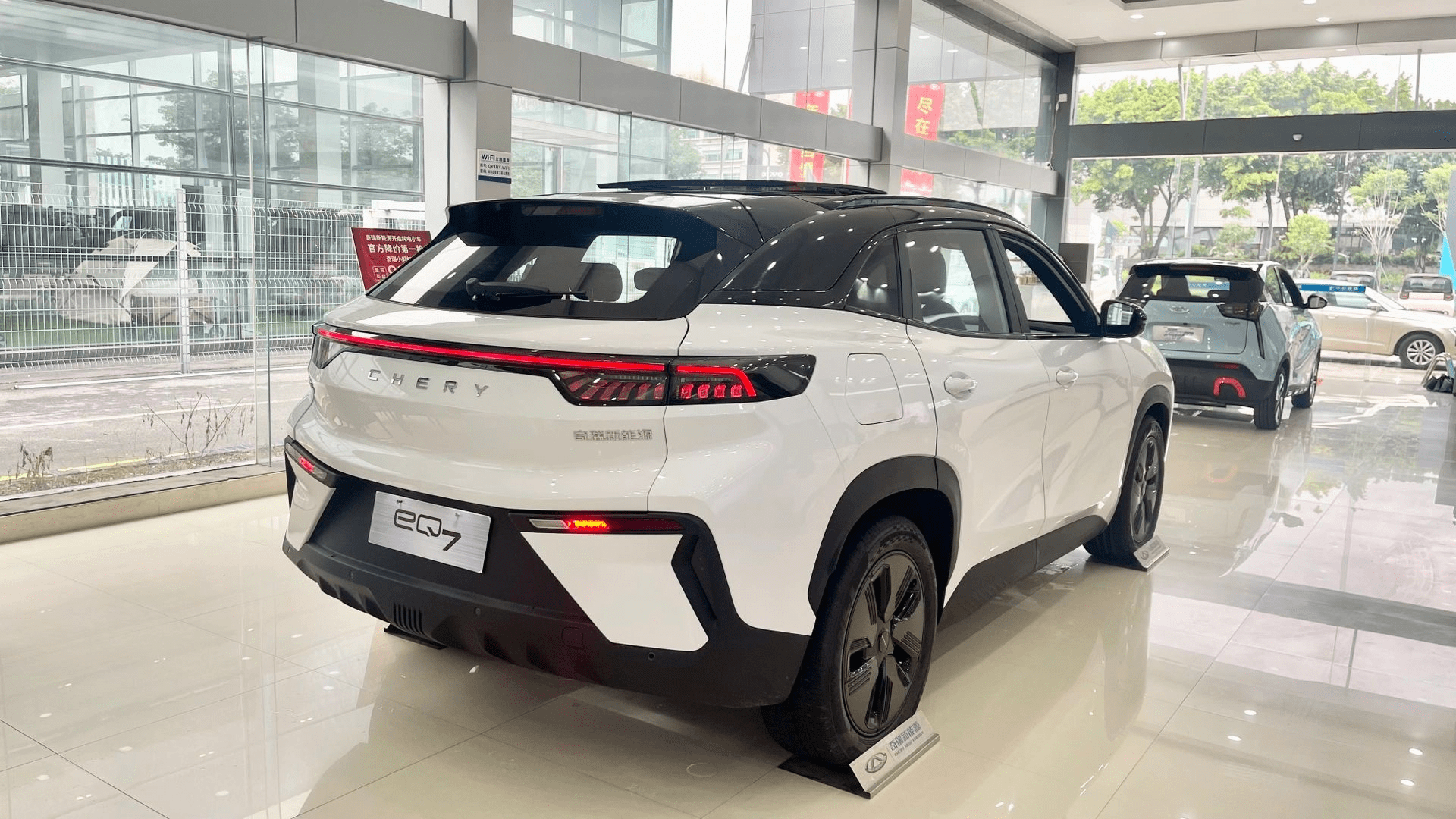 奇瑞eQ7实车到店，撞脸蔚来ES8，配全铝车身，深蓝S7不香了？_搜狐汽车_搜狐网