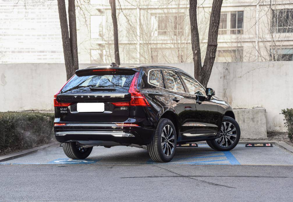 沃尔沃XC60自降身价，与奔驰GLB抢市场，车宽超1米9，不到30万_搜狐汽车_搜狐网