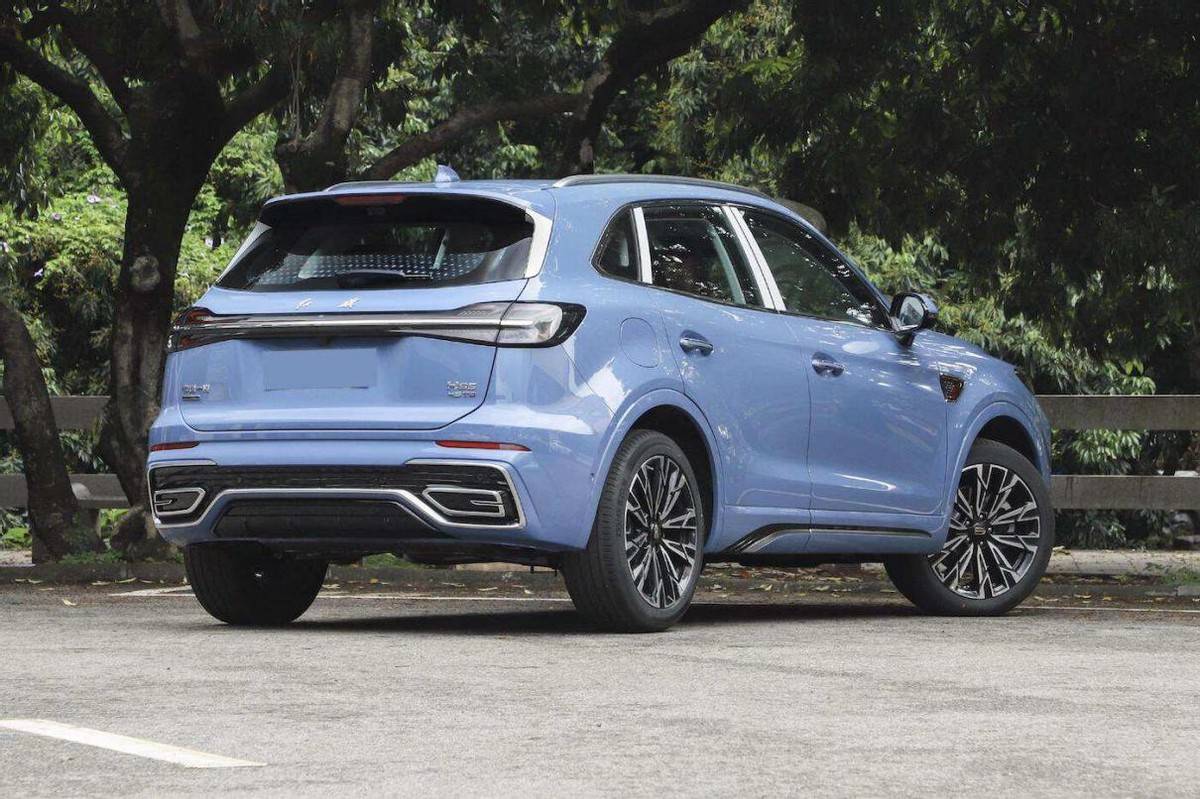 2.0T爆发252马力、标配8AT，红旗HS5这次爆改，真要平替BBA？_搜狐汽车_搜狐网