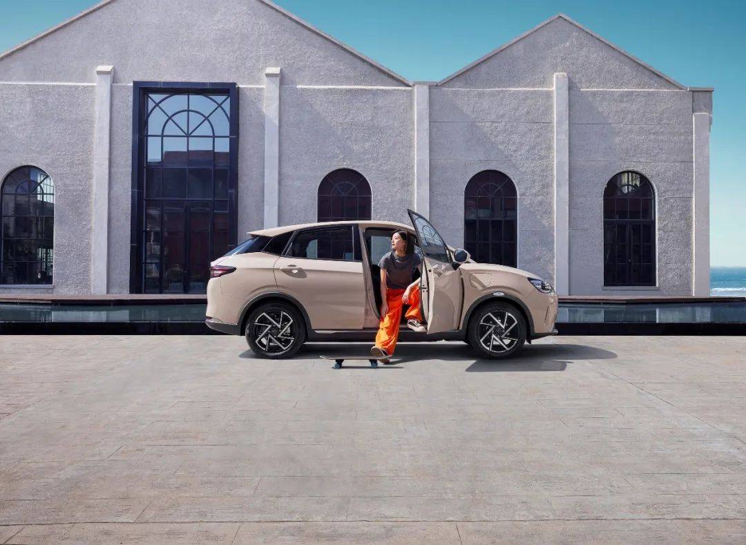 7.38万起，401km续航，哪吒AYA上市！_搜狐汽车_搜狐网