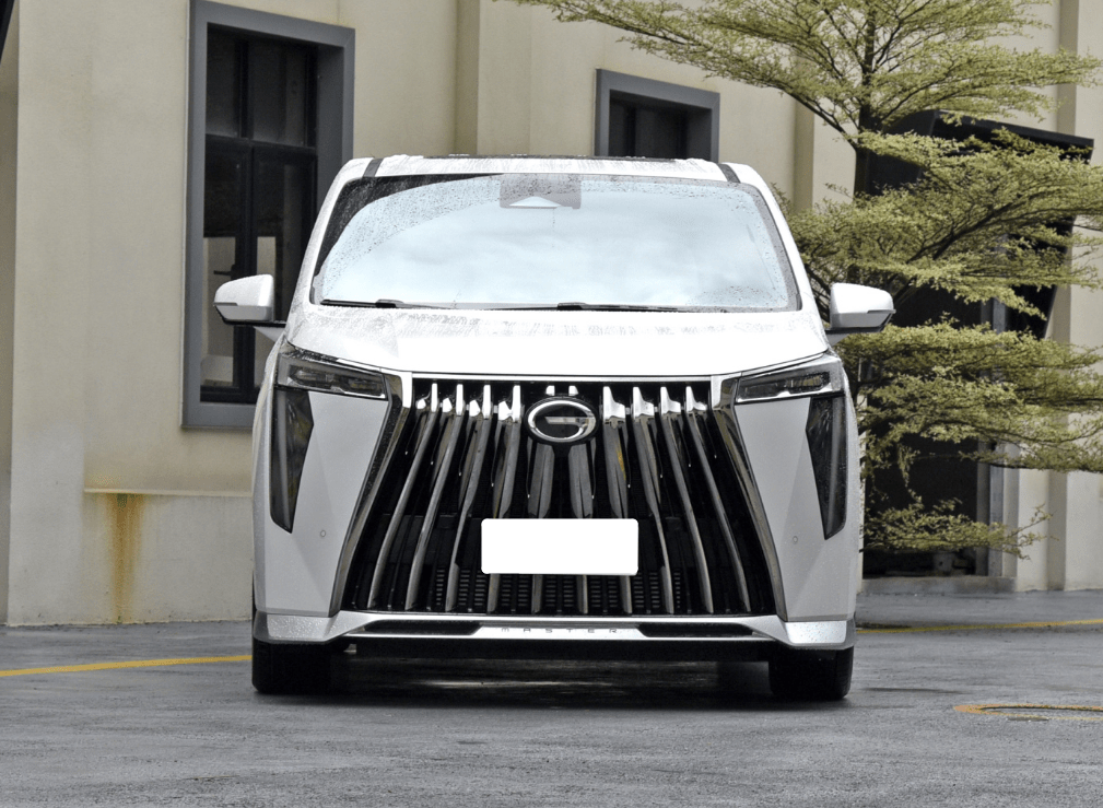 别克GL8压力大了，这车长超5米2造型霸气，内饰豪华，油耗5.42L_搜狐汽车_搜狐网