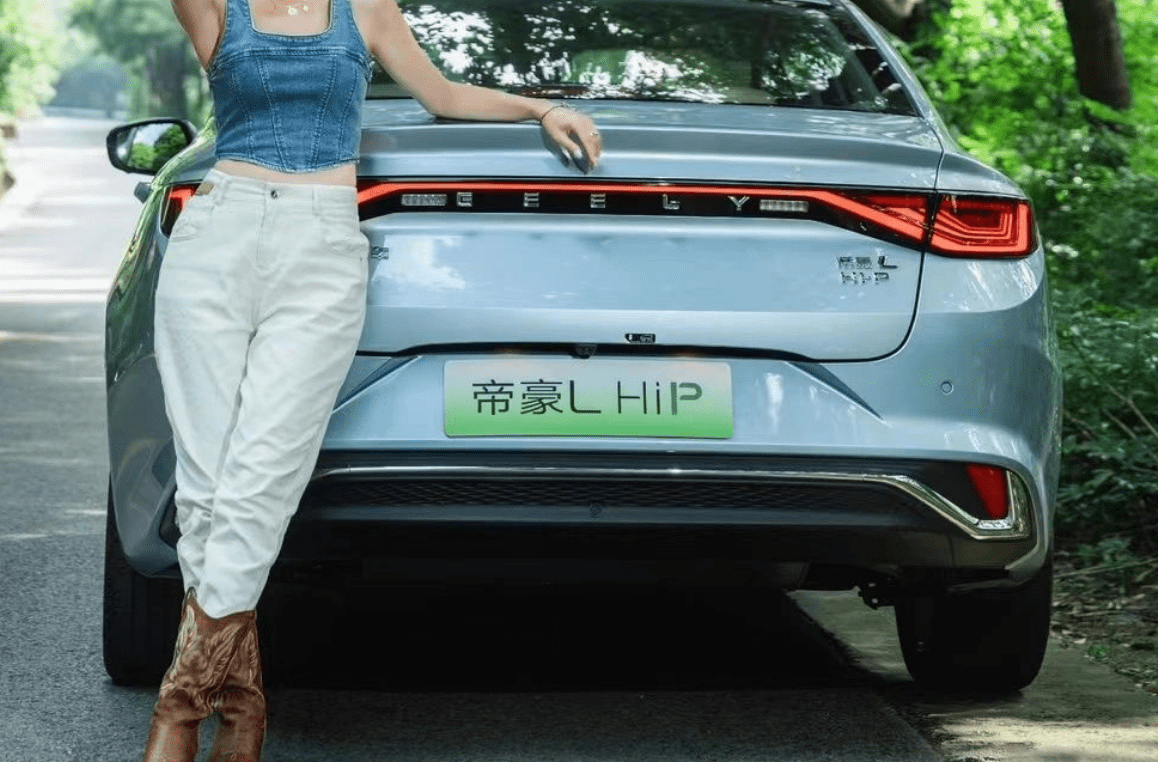 帝豪L HiP冠军版实车现身，续航1300km配快充，秦PLUS DM-i不香了？_搜狐汽车_搜狐网