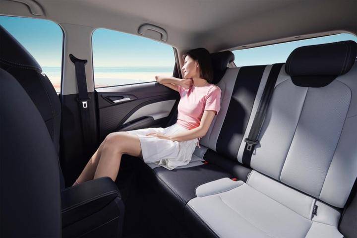 哪吒又吐“神火”！AYA 7.38万起，大空间+高智能+L2级_搜狐汽车_搜狐网