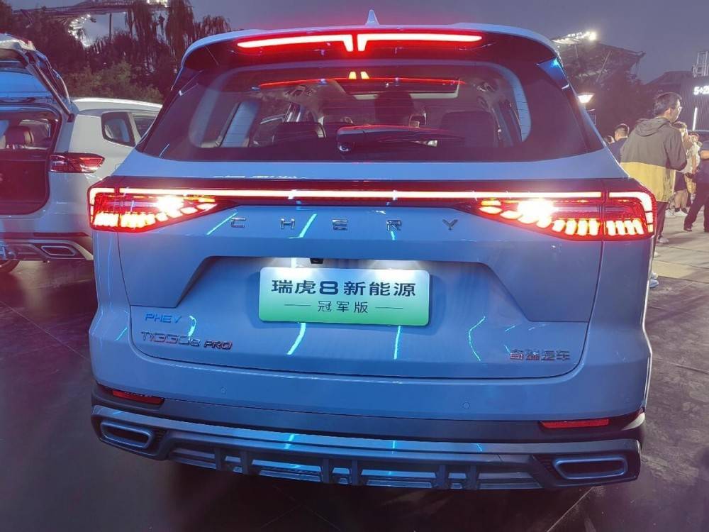 8AT+8155芯片！"中型SUV卷王"瑞虎8 PRO冠军版上市：12.69万元起_搜狐汽车_搜狐网