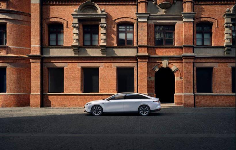 新势力“卷王”！车长超5米+717KM续航，降至不足20W，比海豹划算_搜狐汽车_搜狐网