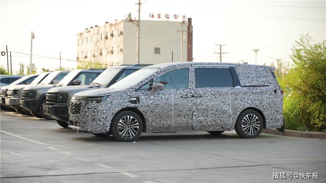 提升档次走捷径，江淮瑞风RF8谍照曝光，气势不输腾势D9！_搜狐汽车_搜狐网