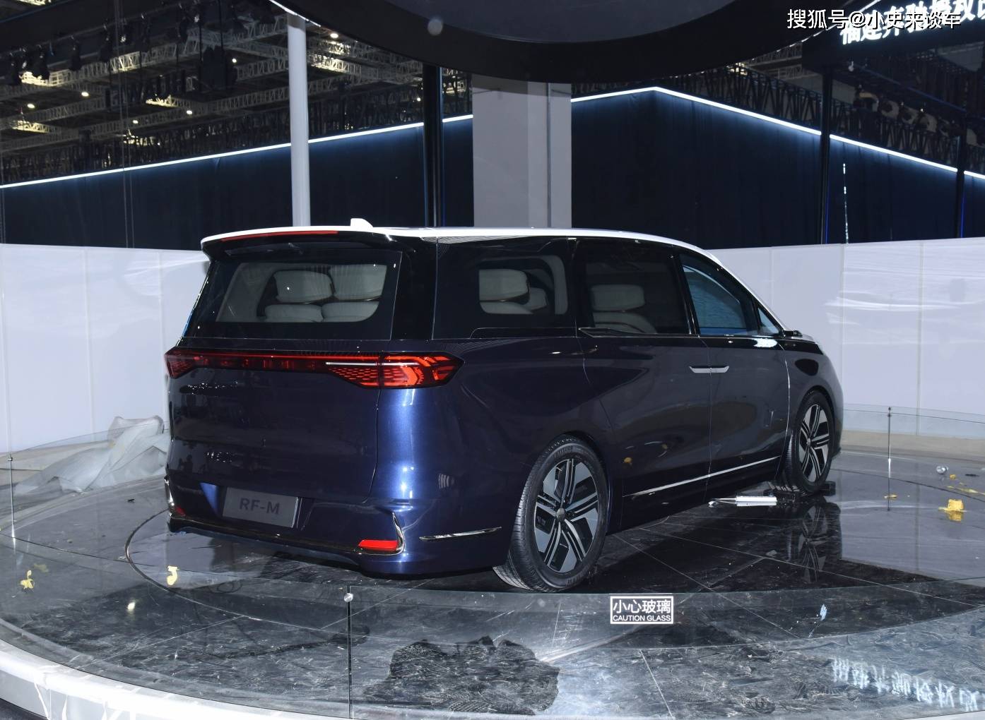 亲民版的“别克GL8”亮相！豪华外观车长超5米2，插混续航1200km_搜狐汽车_搜狐网