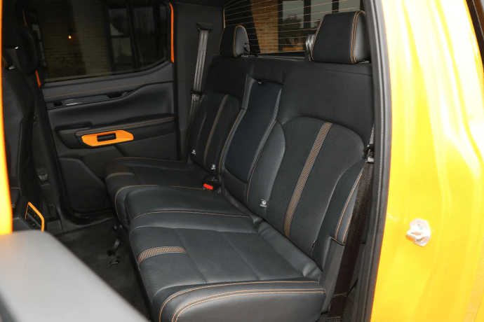 晚到却是一流，畅销全球180国，配2.3T+8AT+全时四驱，剑指长城炮_搜狐汽车_搜狐网