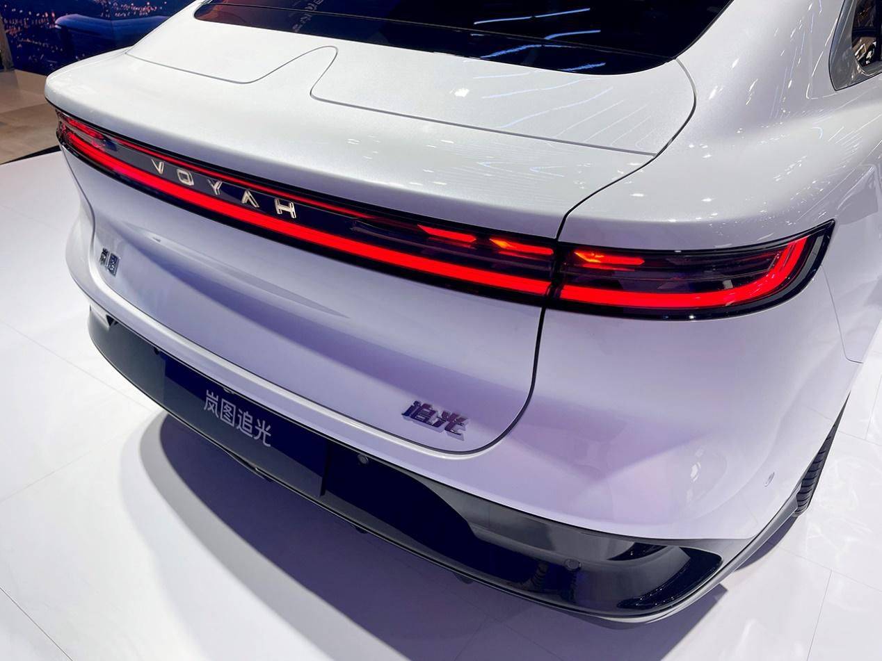 2023成都车展：3.8s破百、730km续航，实拍岚图追光_搜狐汽车_搜狐网