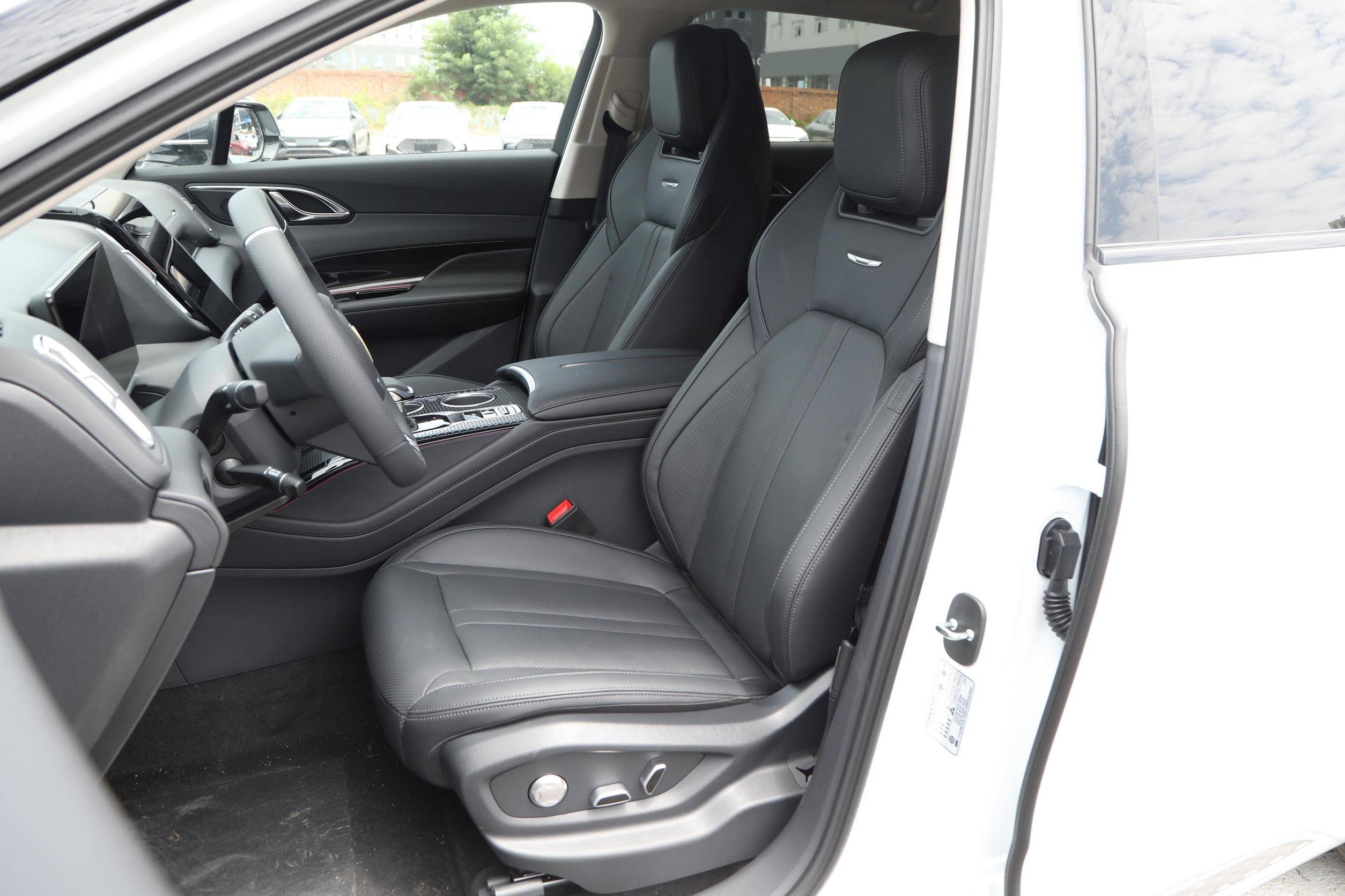 19万多提了台顶配红旗HS3，配置丰富，四驱6.9s破百，超出期待了_搜狐汽车_搜狐网