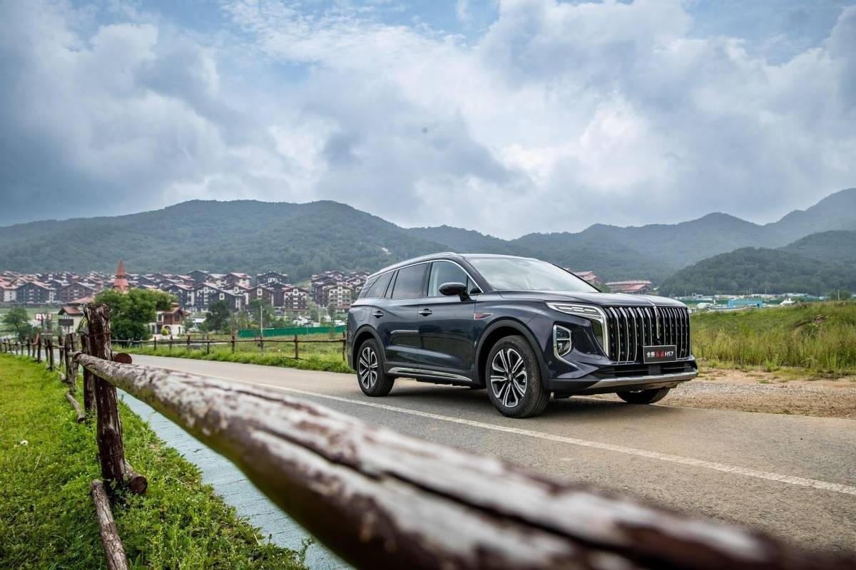 “心有大风景”，就别浪费好光阴！红旗HS7售价25.58万起_搜狐汽车_搜狐网