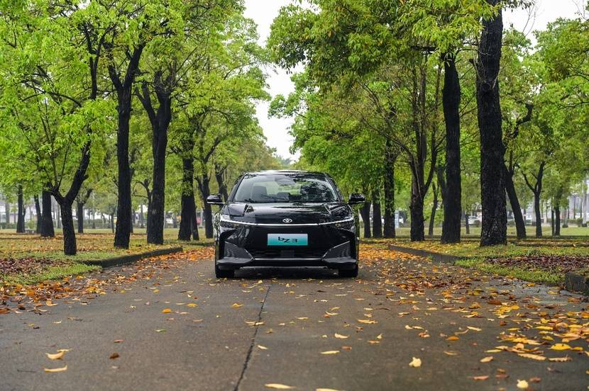 单月爆卖5836辆！一汽丰田bZ3扛起合资新能源大旗_搜狐汽车_搜狐网