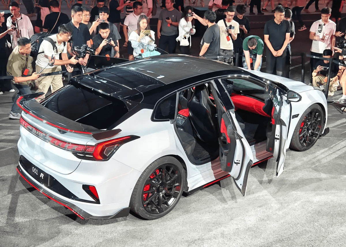 吉利确认新轿车!零百比Plaid快,马力比肩Taycan,仰望U8同款坦克掉头_搜狐汽车_搜狐网