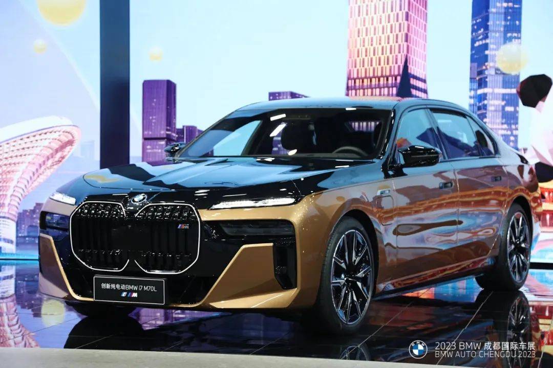 首度融合BMW i、M和大型豪华车，i7 M70L凭什么是纯电性能旗舰？_搜狐汽车_搜狐网