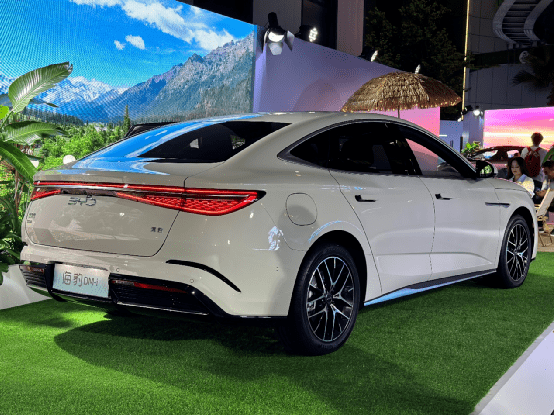 海豹DM-i售16.68万起！亏电油耗3.9L/综合续航1300km，秒杀合资！_搜狐汽车_搜狐网