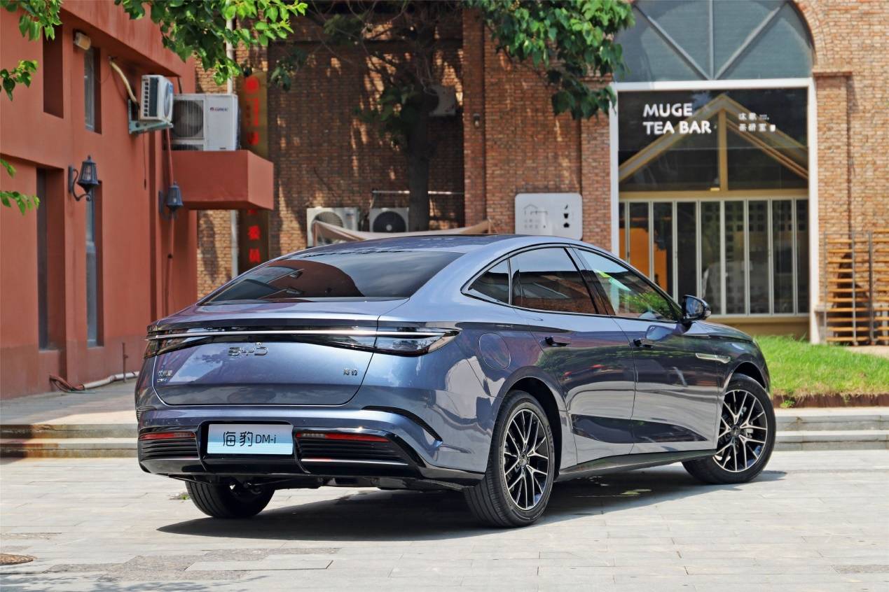 直插合资燃油腹地，海豹DM-i 16.68万起上市，买哪款最值？_搜狐汽车_搜狐网