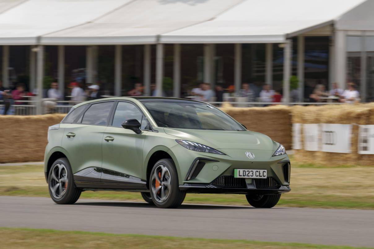 畅销全球30余个国家，MG4 EV出海冠军版荣耀上市，限时惊喜价11.58万元_搜狐汽车_搜狐网