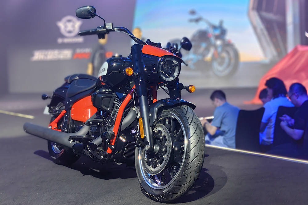 国产2000CC超大排摩托登场！X-WEDGE新威骑品牌发布_搜狐汽车_搜狐网