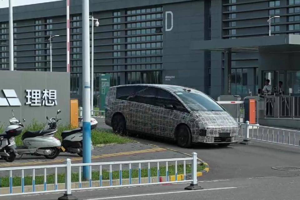 比腾势D9更大！12月首发，理想首款纯电MPV MEGA谍照曝光_搜狐汽车_搜狐网