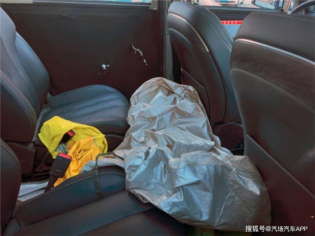 问界M9证件照公布，它凭什么比理想L9贵一倍？_搜狐汽车_搜狐网